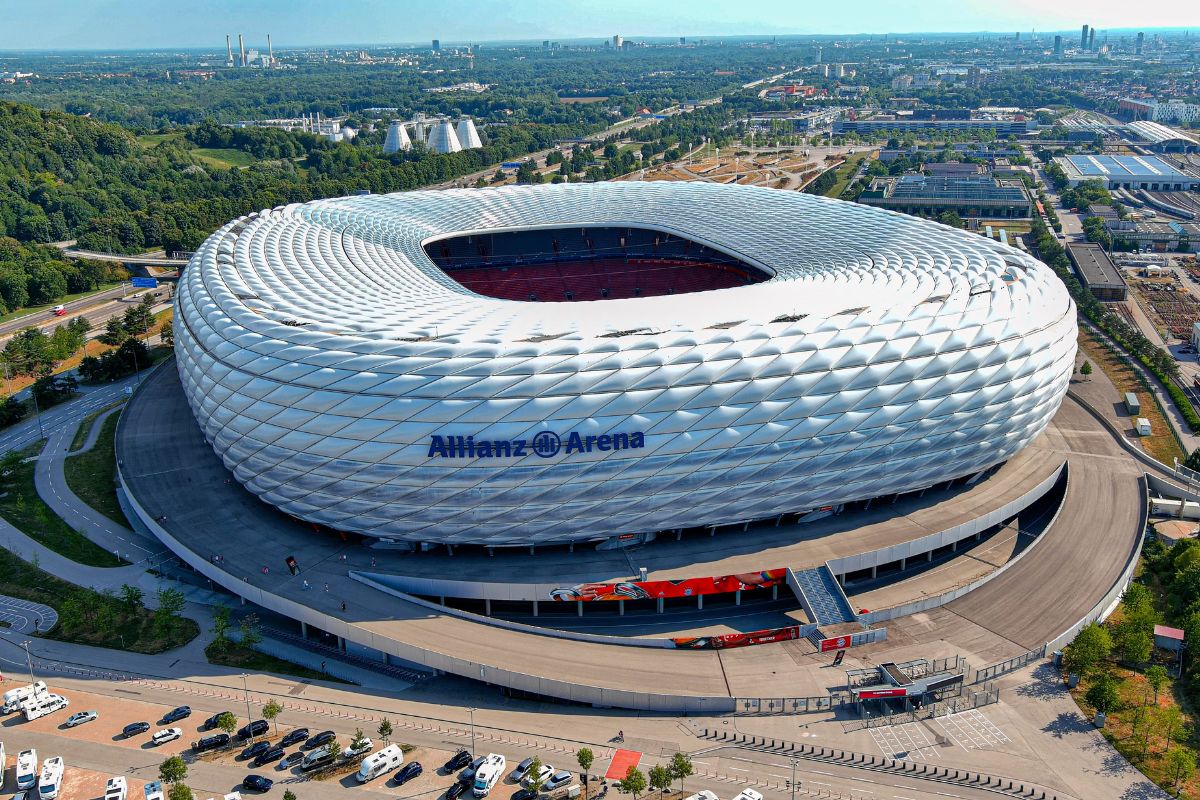 Allianz Arena: Home of Bayern Munich - A Comprehensive Guide to the ...